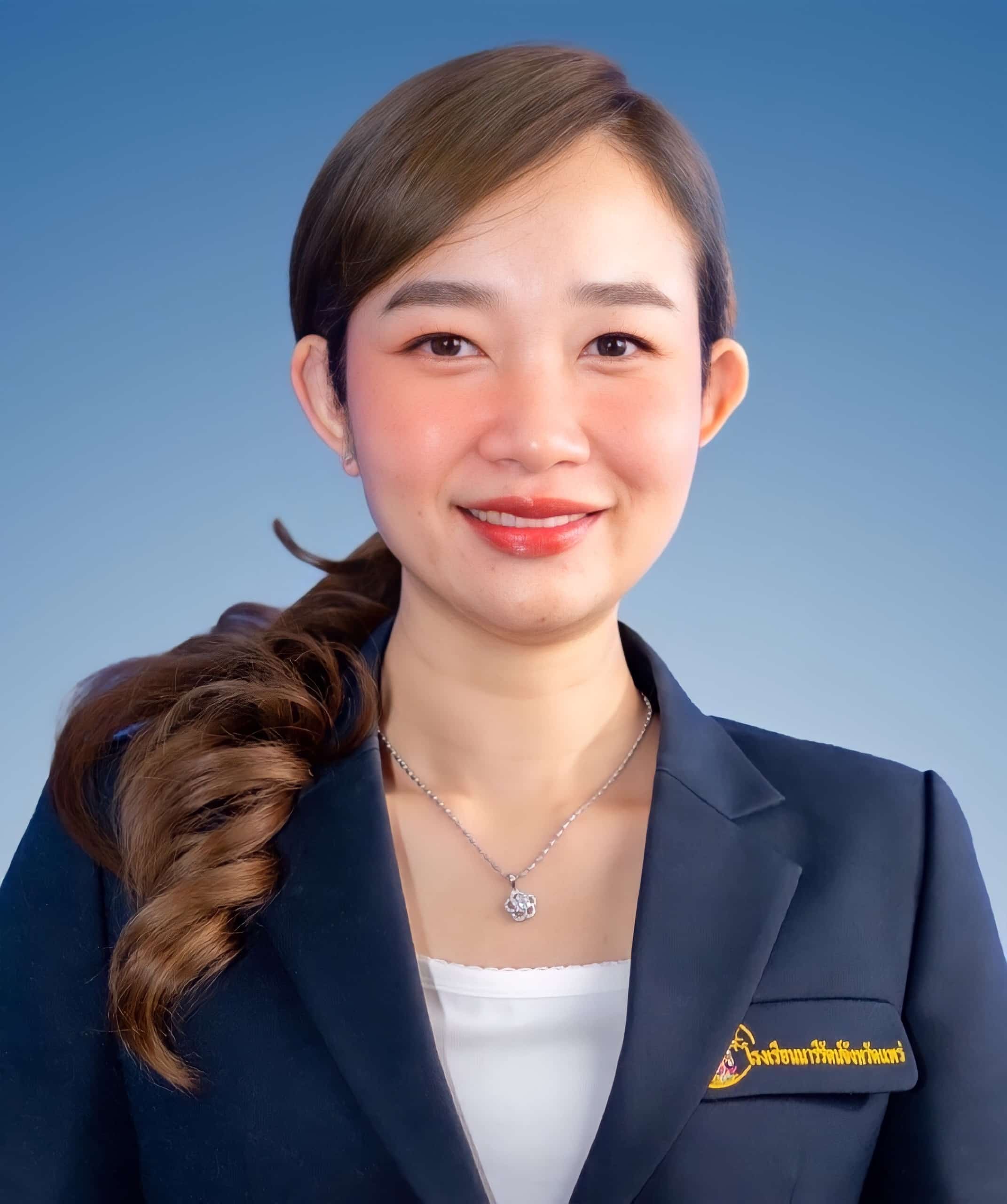 บุคคลากรโรงเรียนนารีรัตน์จังหวัดแพร่